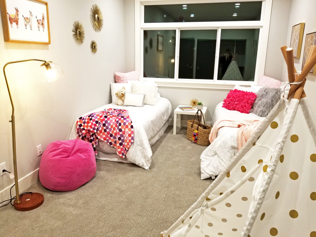 Vacant Staging - More Decor