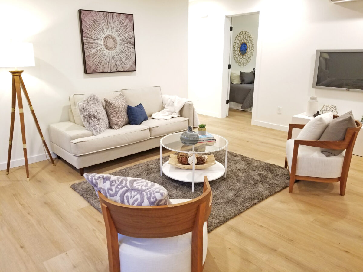 Vacant Staging - More Decor