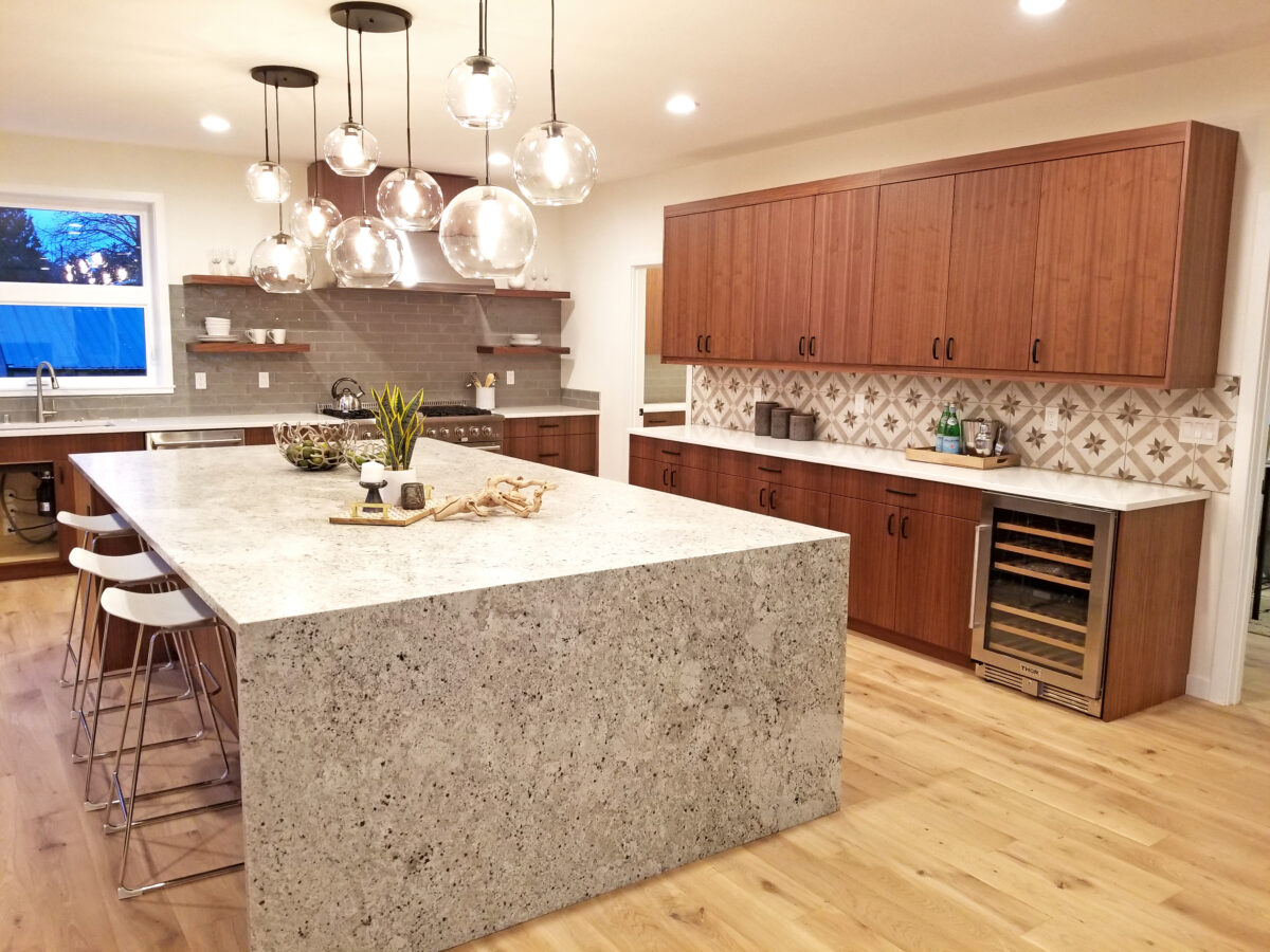 Vacant Staging - More Decor